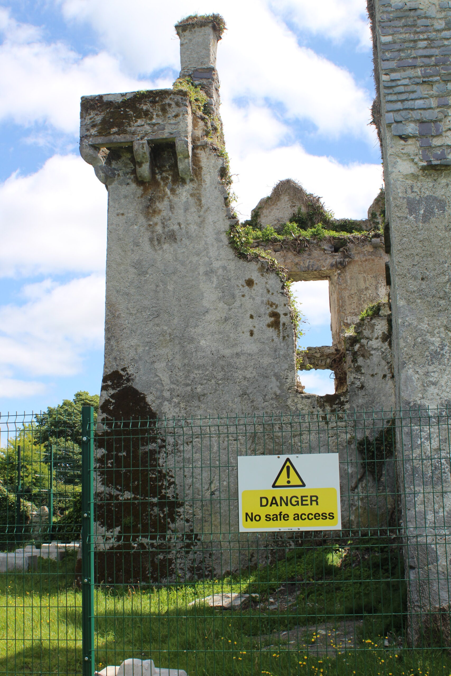 Menlo Castle - Destination Eat Drink - The Travel Site for Foodies